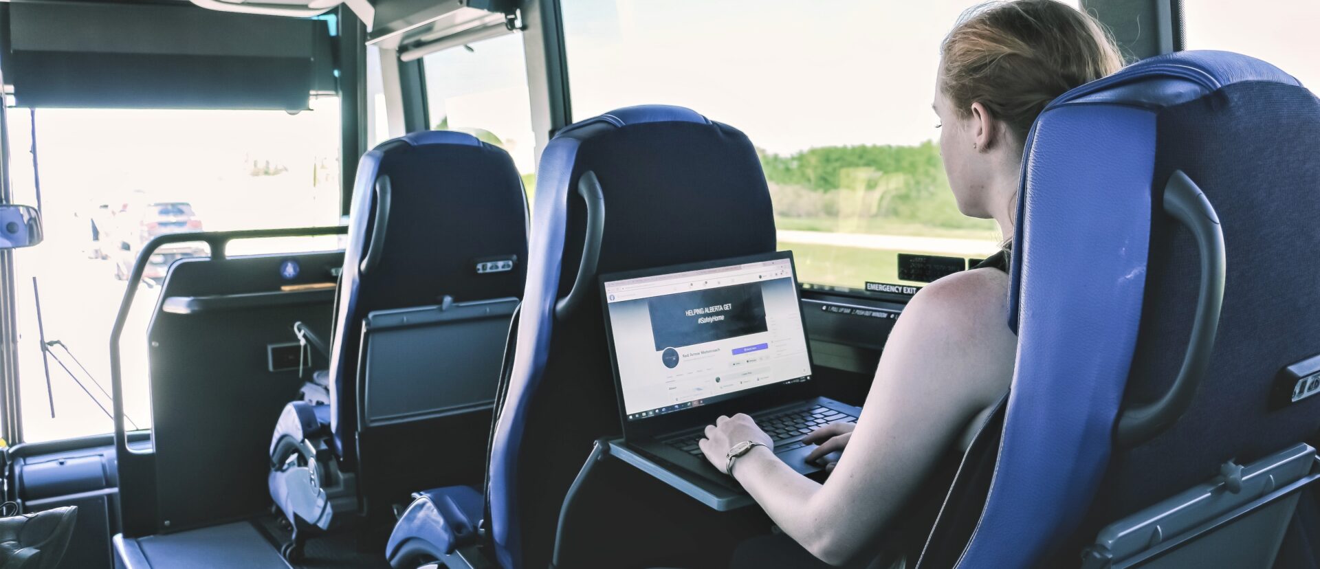 Red Arrow’s Cushy Ride Smashes Old Stereotypes of Bus Travel - Red Arrow